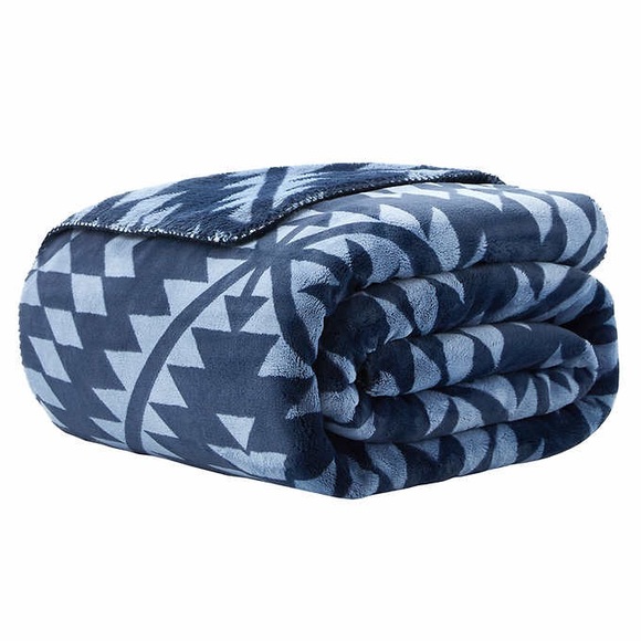 Pendleton | Bedding | Pendleton Printed Velvety Plush Throw | Poshmark